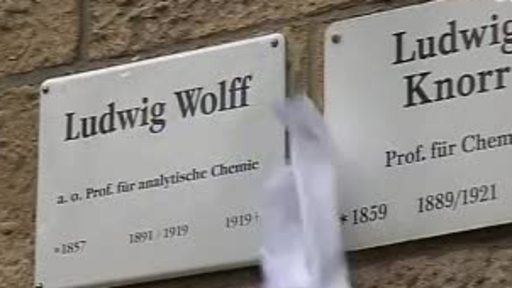 Enthüllt: Chemiker Ludwig Wolff erhält Gedenktafel - Jena TV - Sehen ...